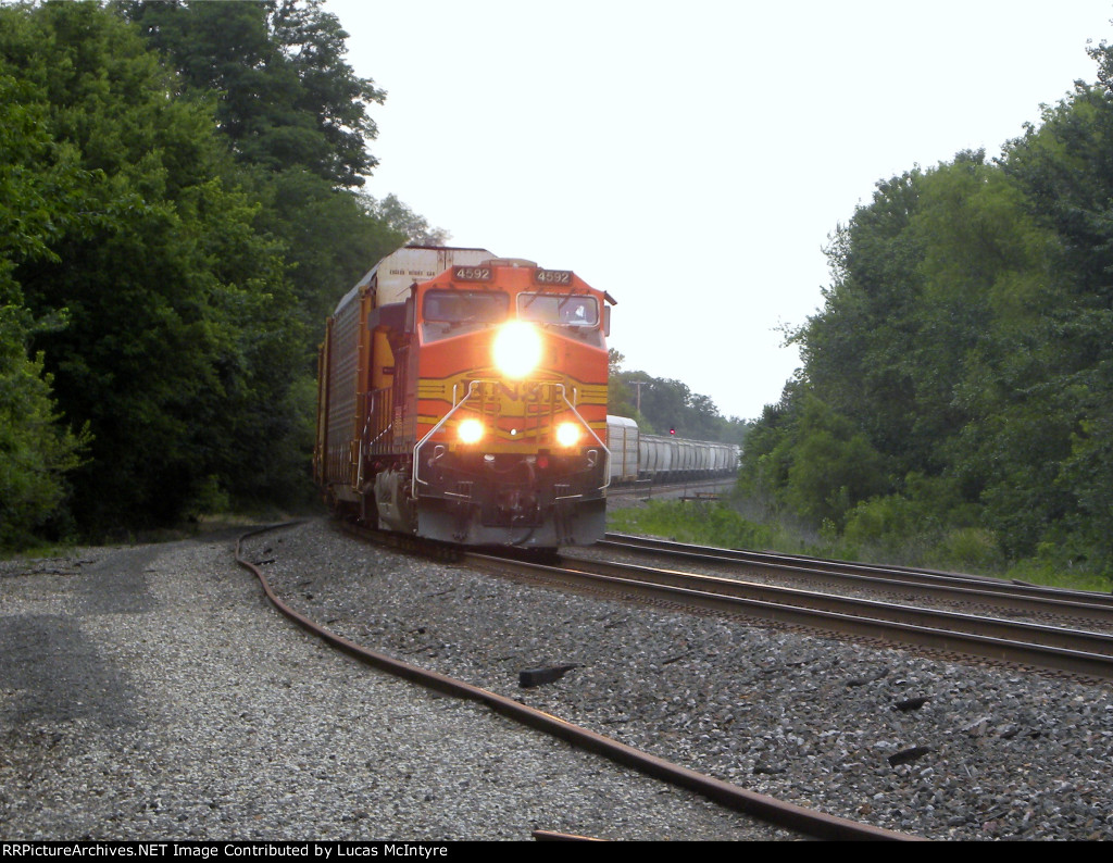 BNSF 4592 eastbound BNSF manifest train
